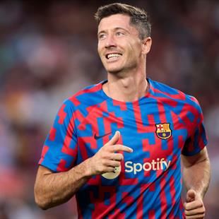 Robert Lewandowski Zaprezentowa Trzeci Koszulk Barcelony Na Sezon La Liga Pi Ka