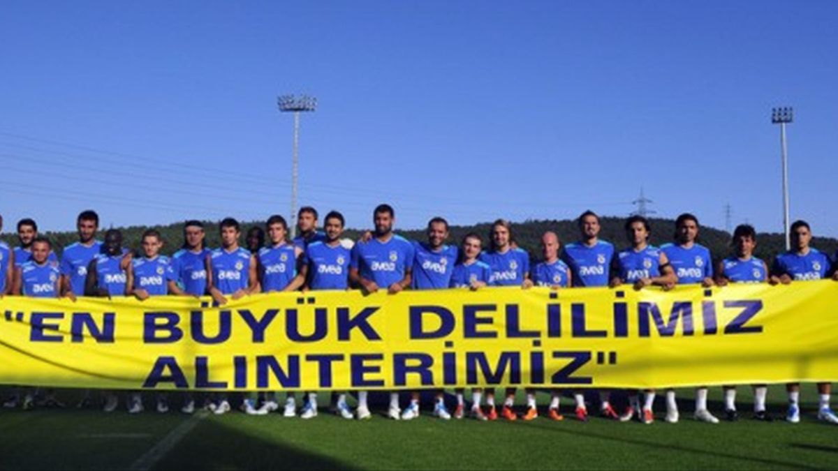 Futbolculardan pankart - Eurosport