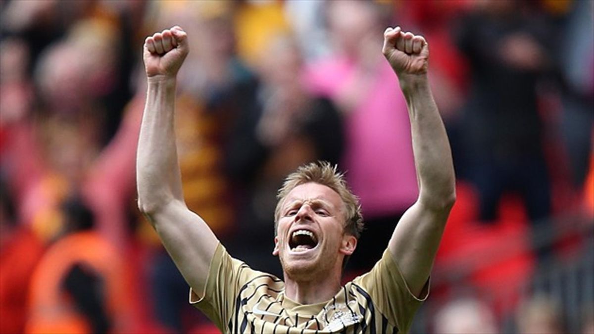 Town move for Ravenhill and Blyth - Eurosport