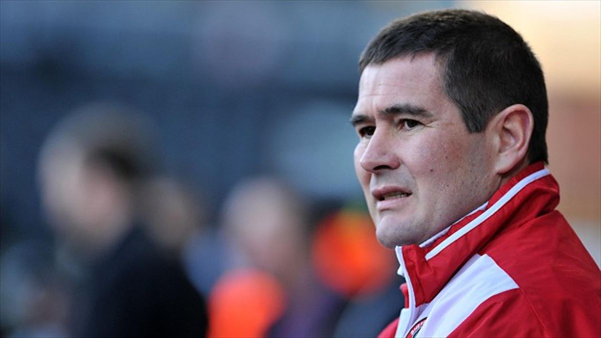 Clough to step up striker search - Eurosport