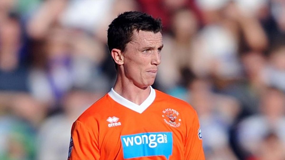 Foley back at Blackpool - Eurosport