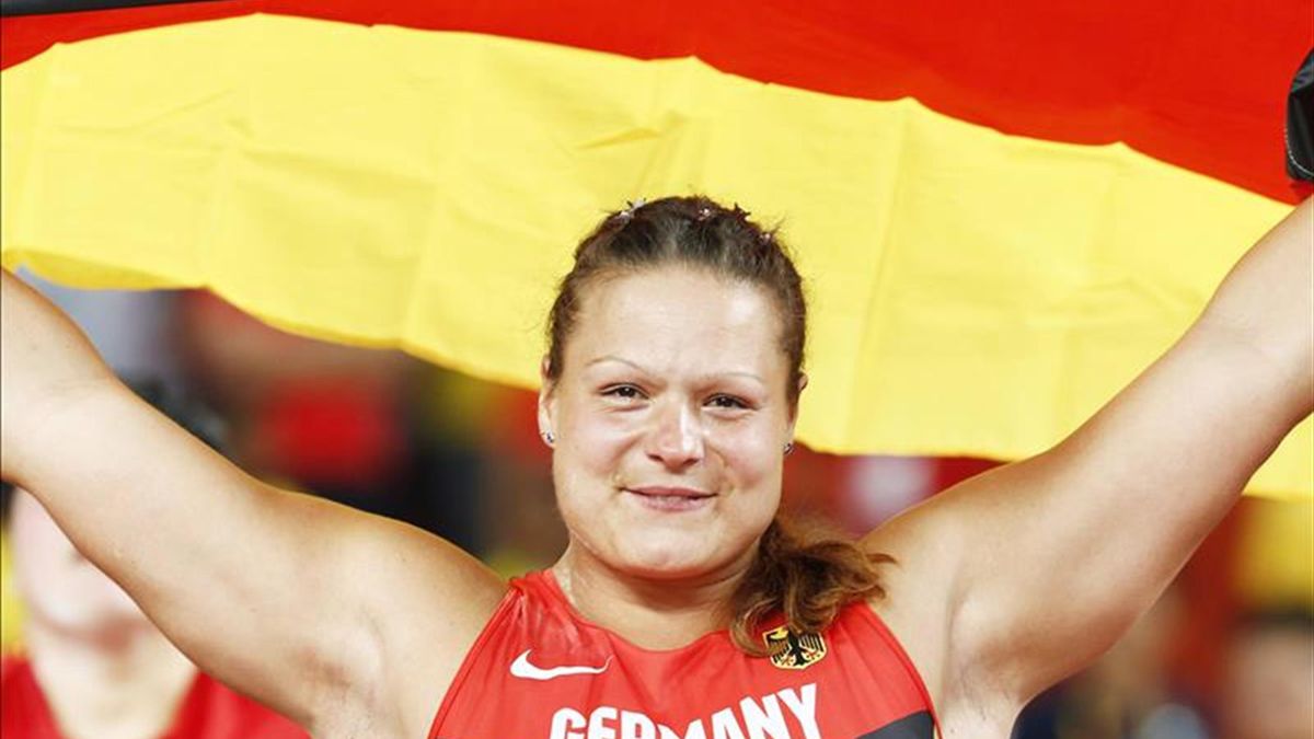 Christina Schwanitz sucede a la ausente Adams como reina del peso ...