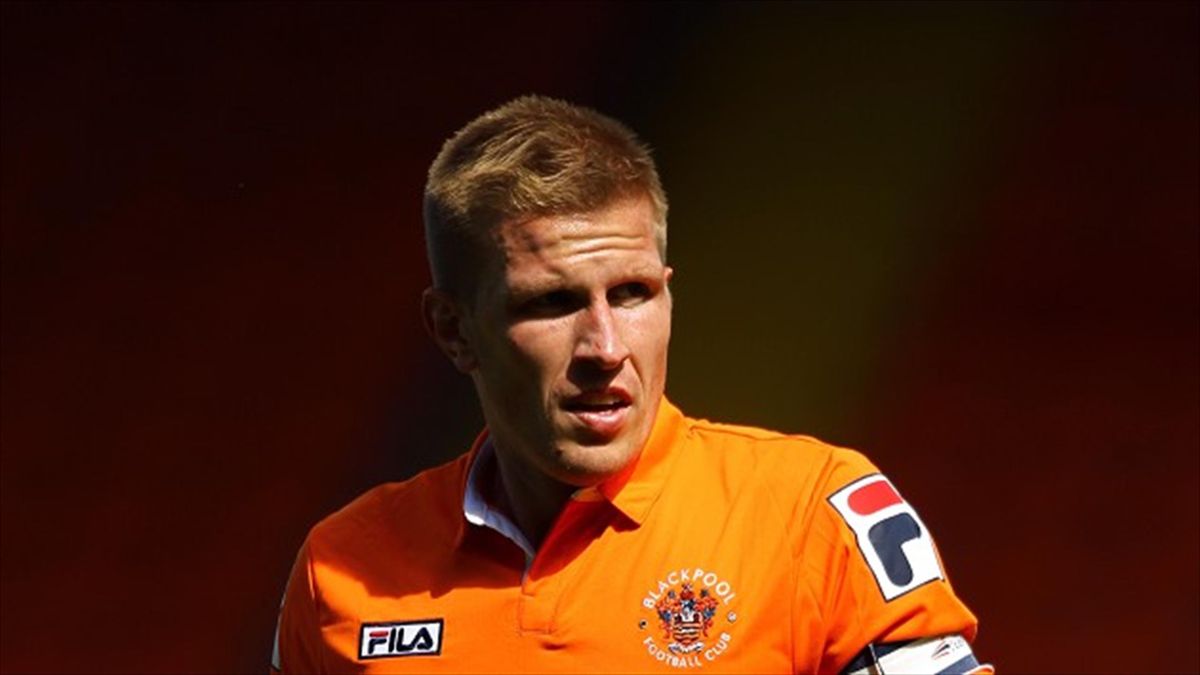 Veteran midfielder Keith Southern leaves Fleetwood - Eurosport