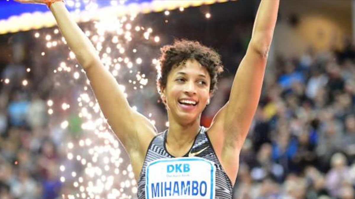 A regnáló távolugró világbajnok a kilencszeres olimpiai aranyérmes Carl ...