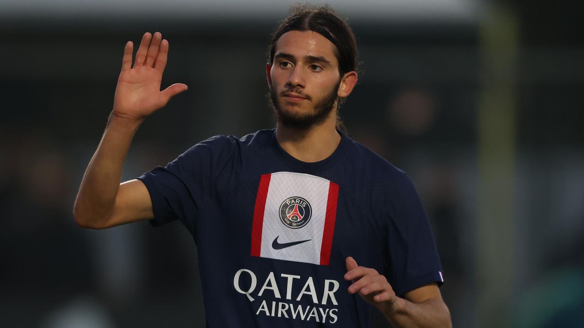Ligue 1 - Premier contrat pro au PSG pour Ilyes Housni, qui signe pour 3 ans - Eurosport