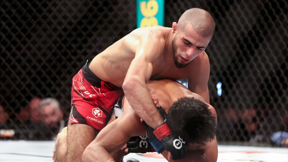 UFC 286 | Polémica por posible 'tapping' de Mokaev en la victoria ante ...