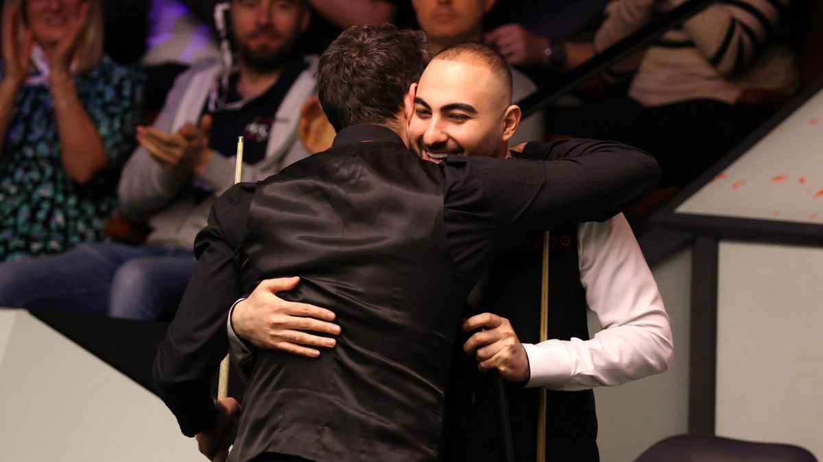 Ronnie O'Sullivan hugs Hossein Vafaei in 'nice ending' to grudge match ...