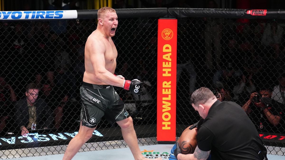 Tom Aspinall, un finalizador total: 2 minutos y 10 segundos de promedio ...