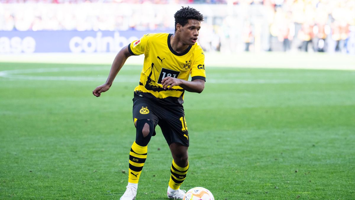 Borussia Dortmund: Julien Duranville spielt sich unbekümmert ins ...