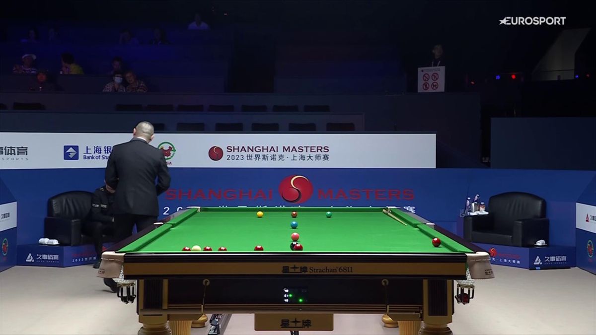 Kuriose Szene bei Shanghai Masters zwischen Gary Wilson und Fan Zhengyi ...