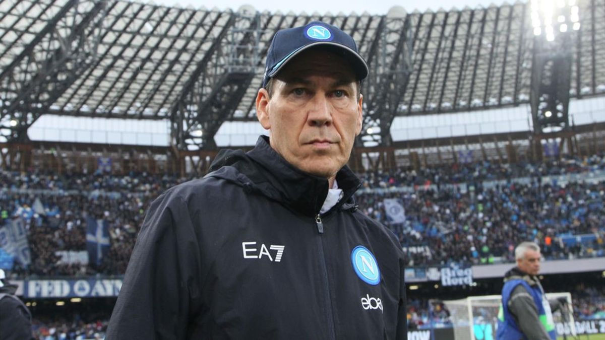 Roma, entro mercoledì l'allenatore: ballottaggio Roberto Mancini-Rudi ...