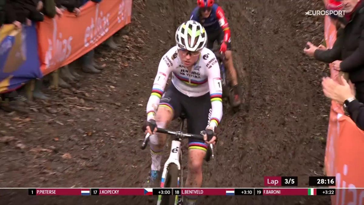 Puck Pieterse vola nel fango di Gavere: primo ko per van Empel dopo 11 ...