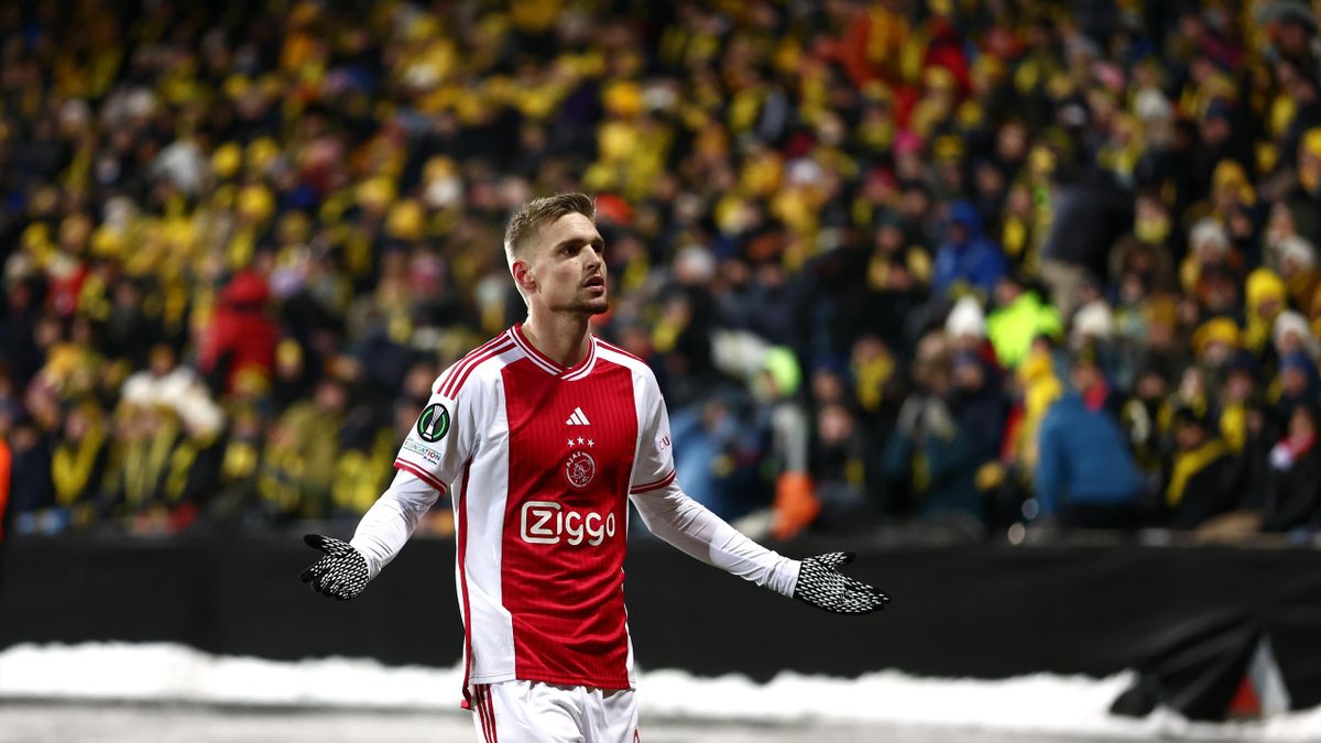 ECL | Ajax bereikt op miraculeuze wijze achtste finale, uitgerekend ...