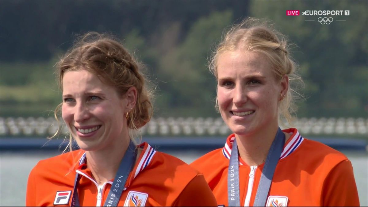 Paris 2024 | Clevering en Meester ontvangen gouden medaille en spreken ...
