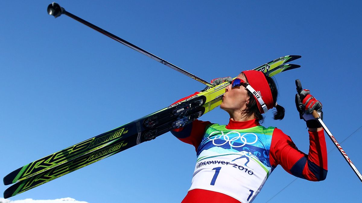 W Norwegii odsłonięto pomnik legendarnej biegaczki narciarskiej Marit ...