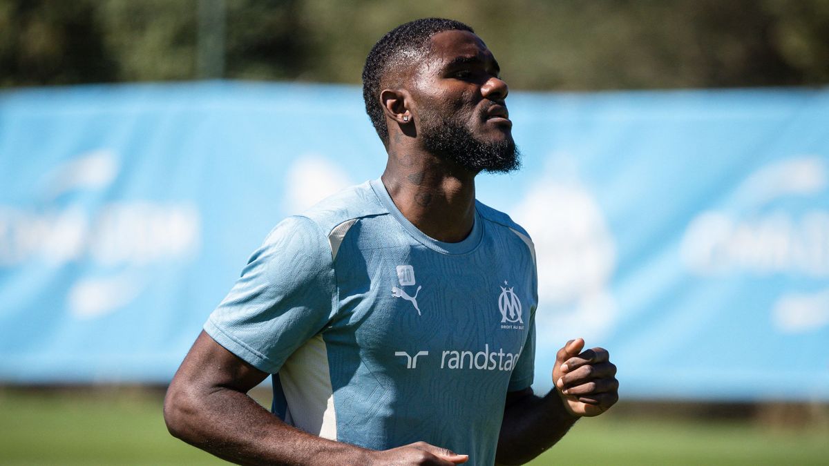 TRANSFERTS Lilian Brassier sur le depart a l OM Quand tout va encore beaucoup trop vite Eurosport