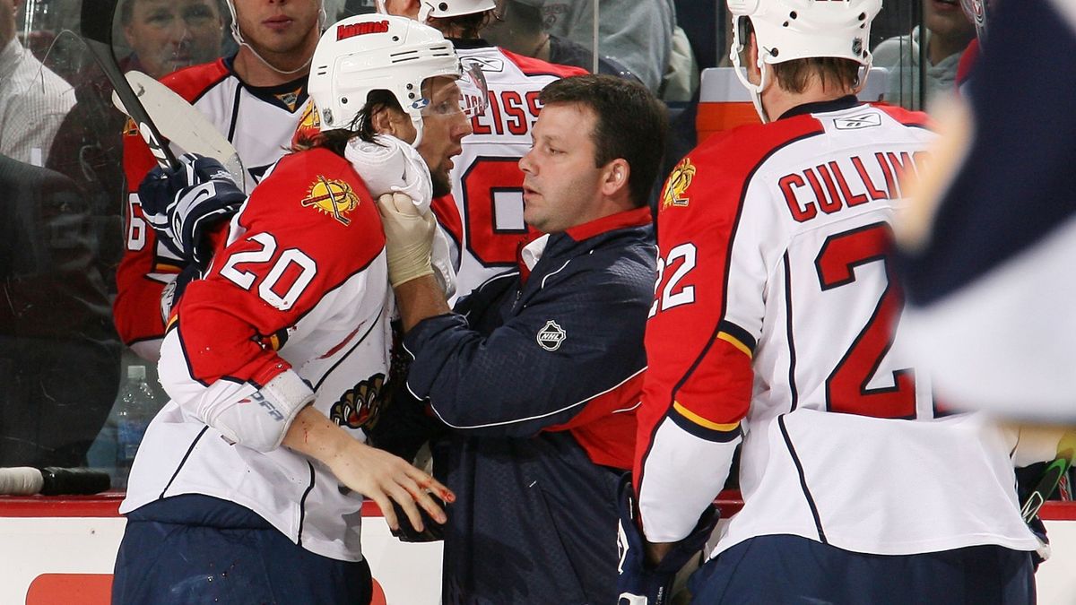 Blutiges Drama in der NHL um Torwart Clint Malarchuk - fast verblutet ...