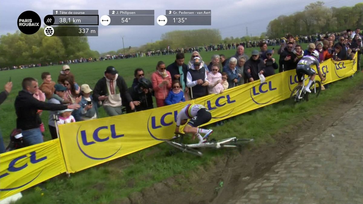 van der Poel vince la Parigi-Roubaix 2025, tripletta consecutiva come ...