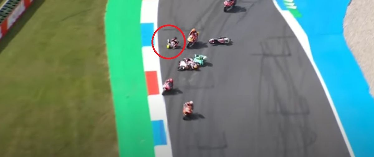 Moto3, bruttissimo incidente per Luca Lunetta: scivola all'ultima ...