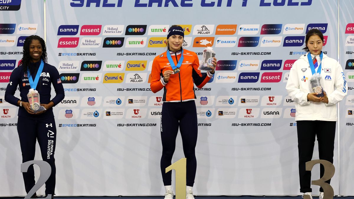 Femke Kok geëmotioneerd na wereldrecord van 36,09 op de 500 meter in ...