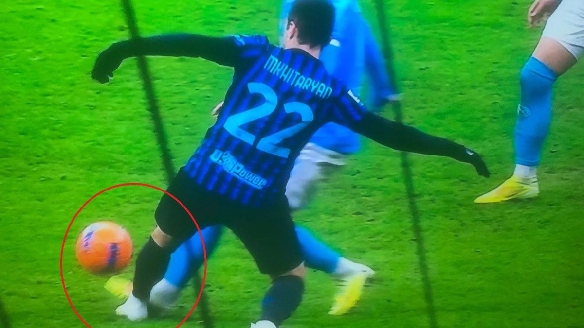 Inter-Napoli, moviola: Juan Jesus su Thuram lanciato verso l'area ...