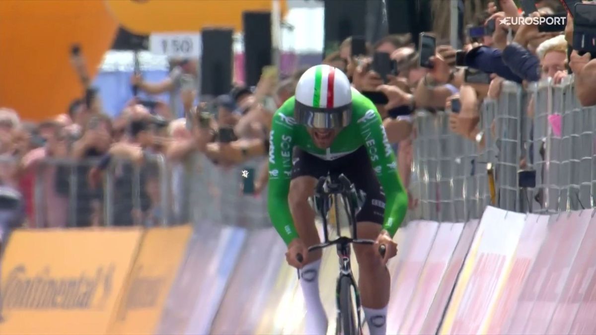 Tom Dumoulin geniet van geweldige tijdrit afgeleverd door Filippo Ganna ...