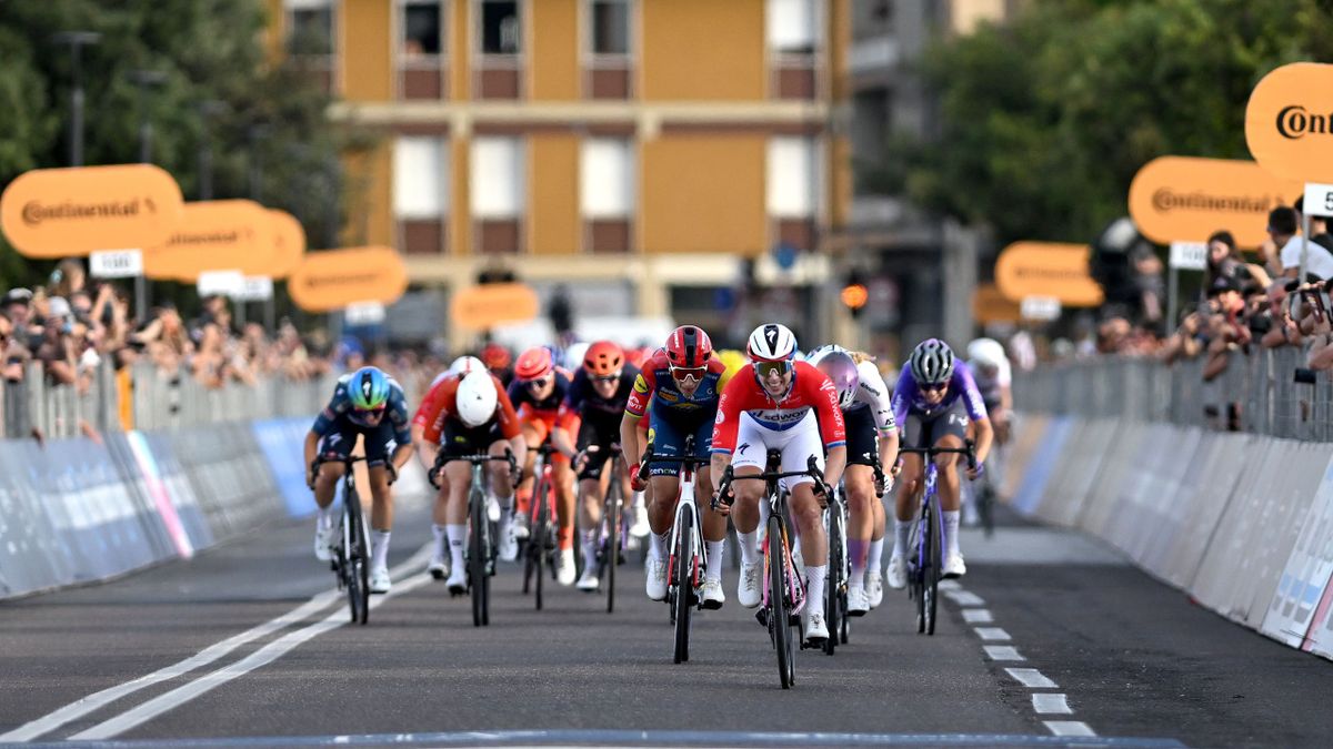 Giro d'Italia 2026 - Lorena Wiebes disqualifiziert wegen zu leichtem ...