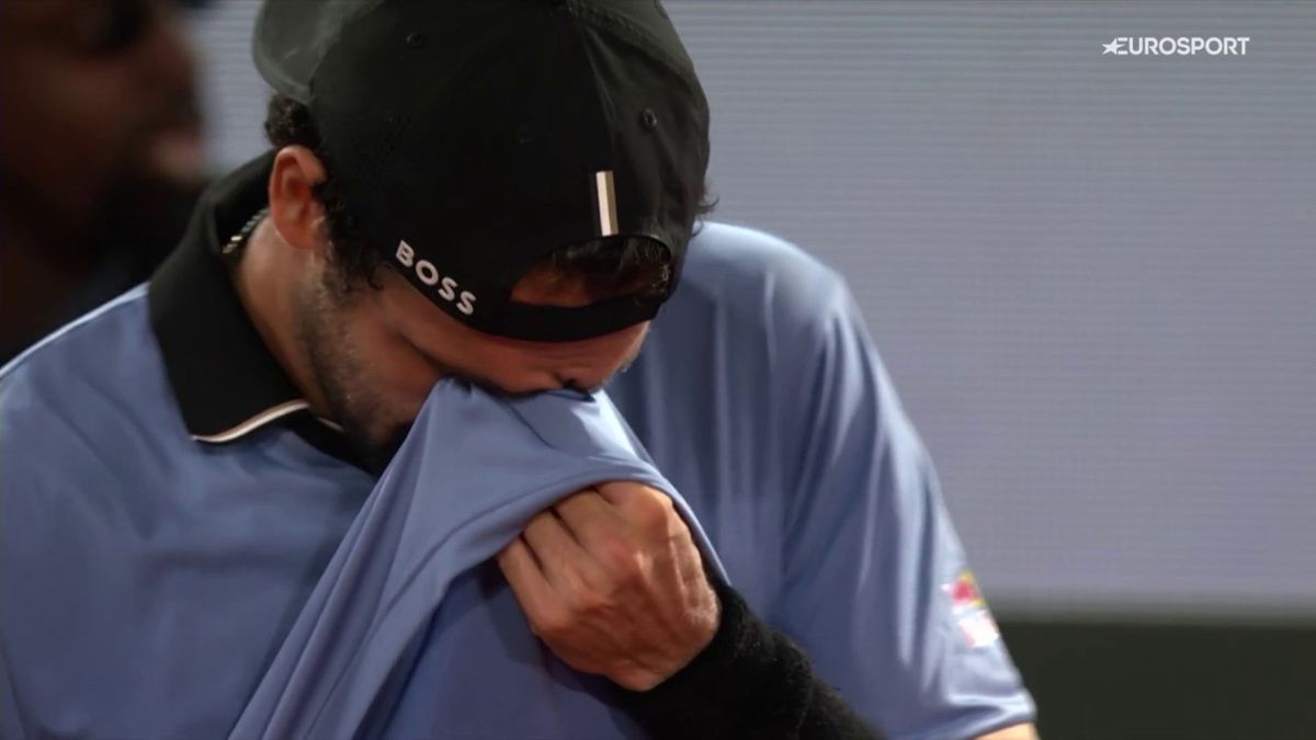 Roland Garros, Matteo Berrettini dopo il ritiro contro Matteo Arnaldi ...