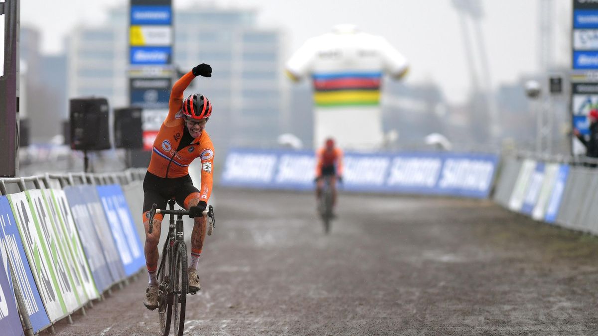 WK Veldrijden | Pim Ronhaar wereldkampioen bij de beloften - Eurosport