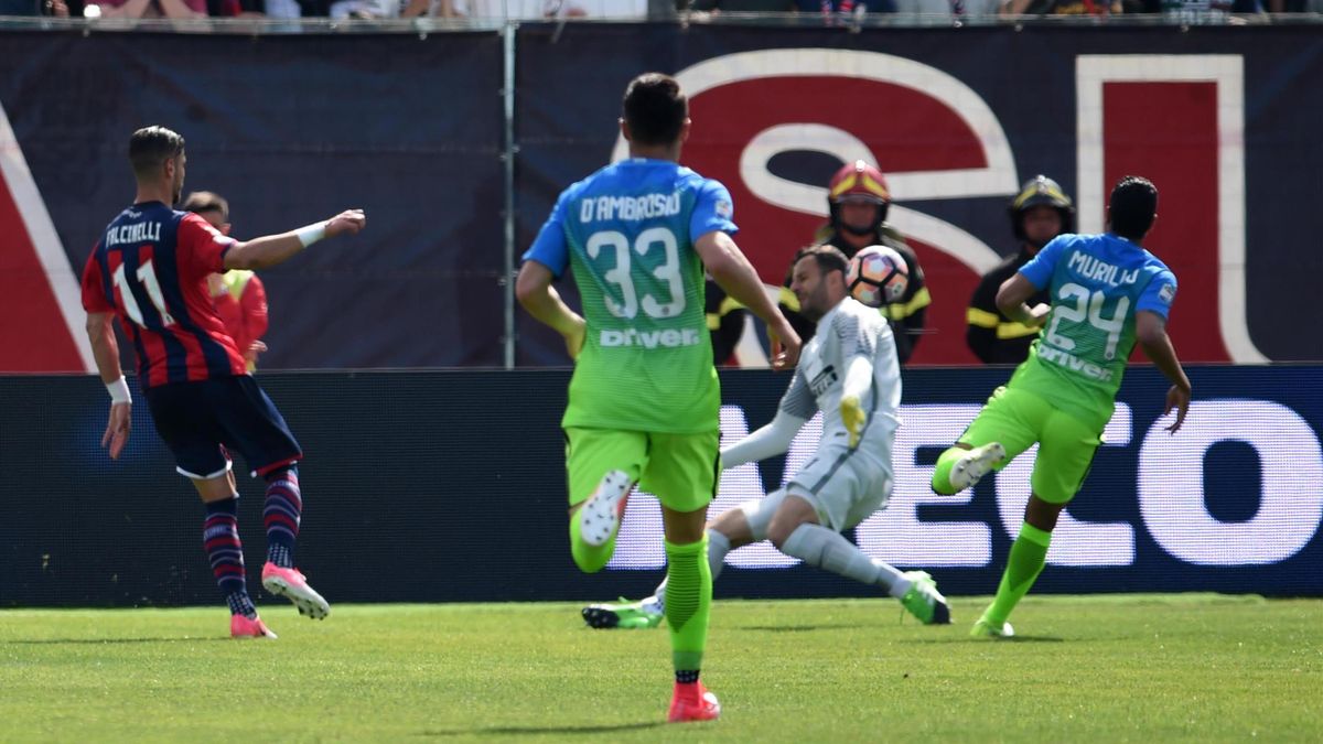 Harakiri Inter a Crotone: la doppietta di Falcinelli spinge i ...