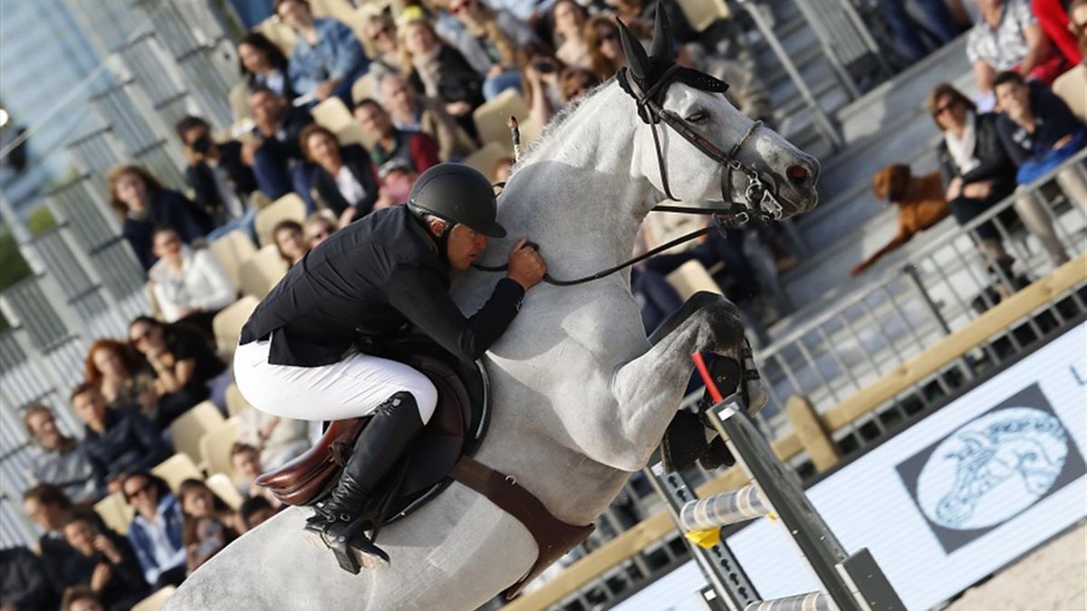 Roger-Yves Bost en forme au Paris Eiffel. - Eurosport