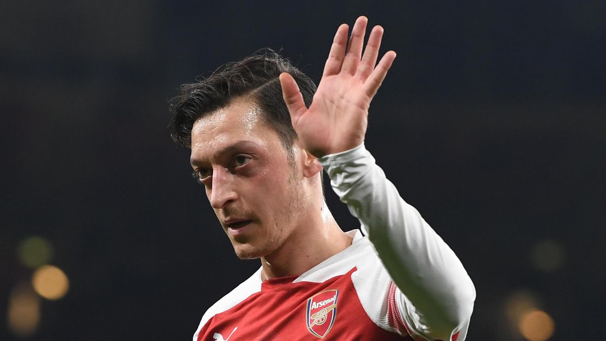 Europa League | Mesut Özil beim FC Arsenal von Trainer Unai Emery ...