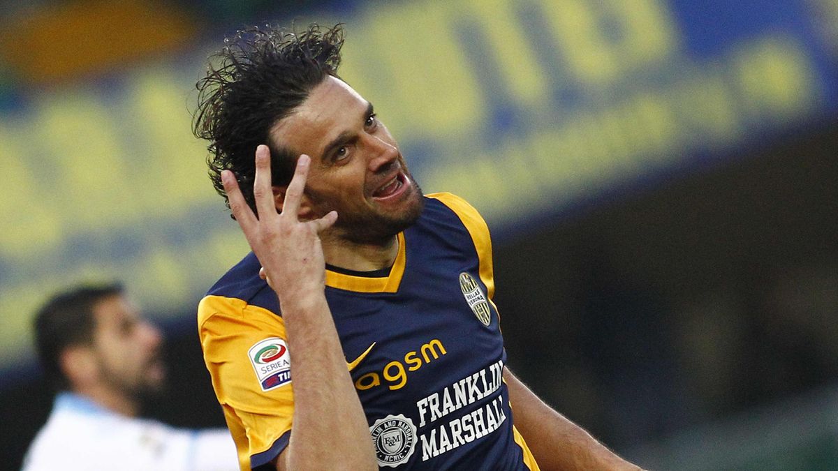 Toni affonda il turnover di Benitez: Verona-Napoli 2-0 - Eurosport