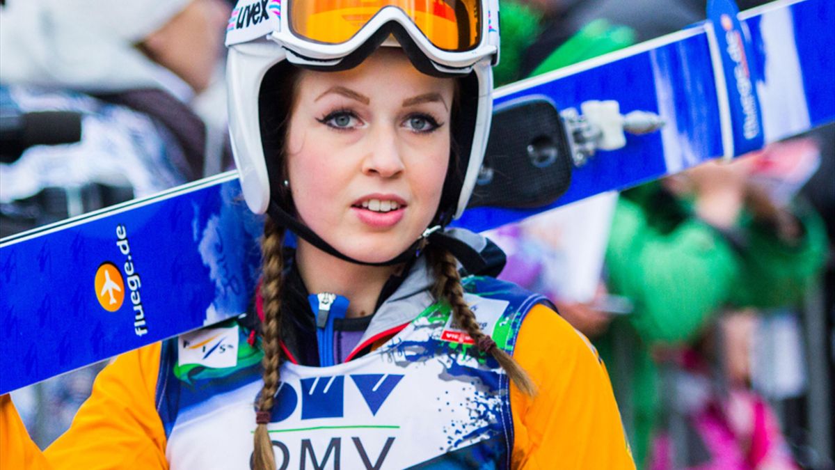 Skisprung-Weltmeisterin Seyfarth auf "Playboy"-Cover: Aktfotografie "eine Art von Kunst" - Eurosport