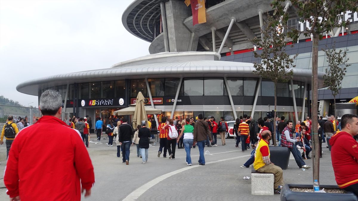 GS Store'den Galatasaraylı taraftarlara teşekkür - Eurosport