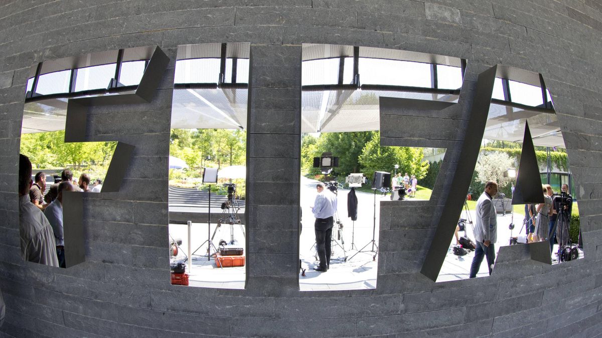La descente aux enfers de la FIFA en 13 dates - Eurosport
