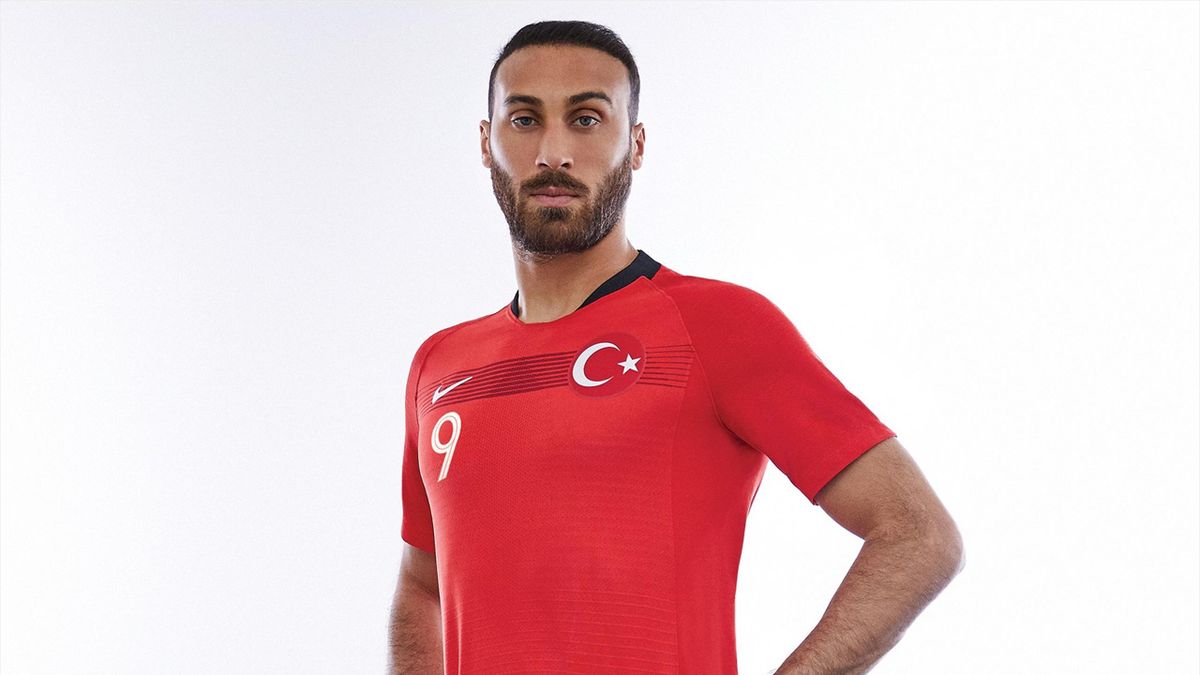 A Milli Takım'ın yeni formaları tanıtıldı - Eurosport