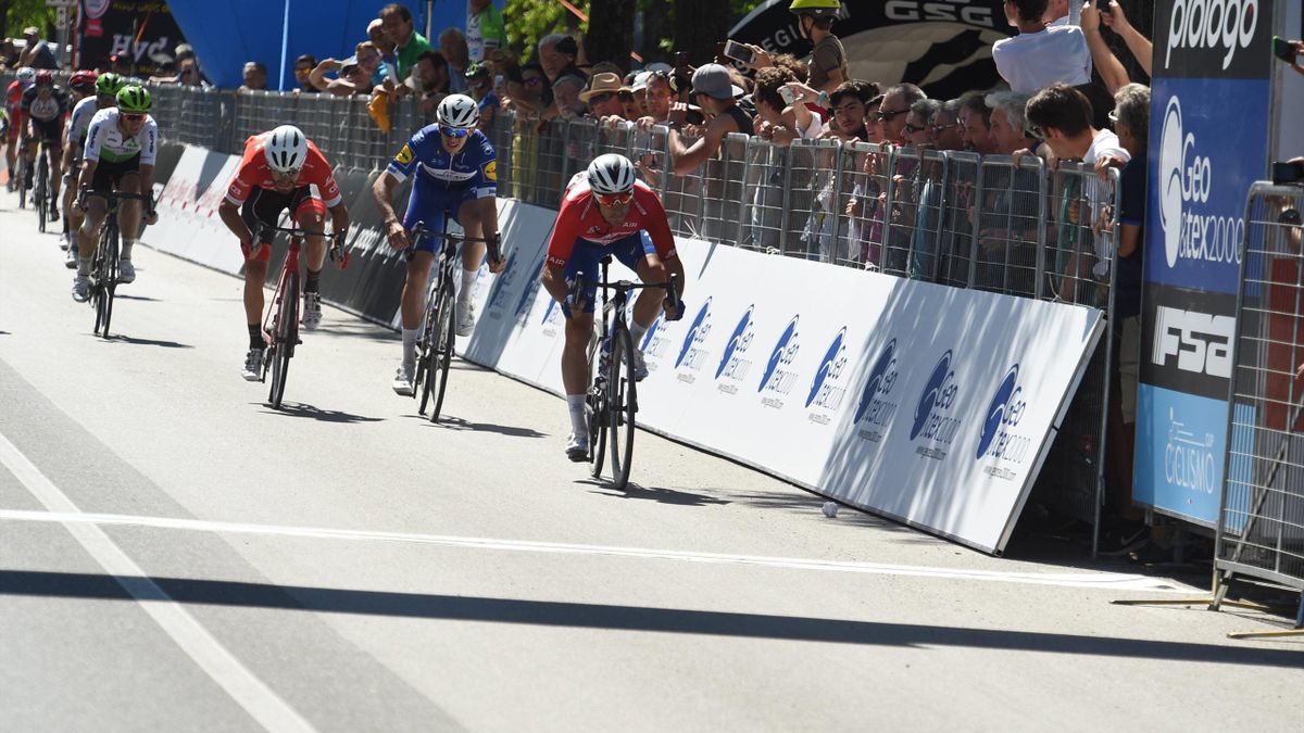 Ancora Viviani all'Adriatica Ionica! Poker davanti a Cavendish, la ...