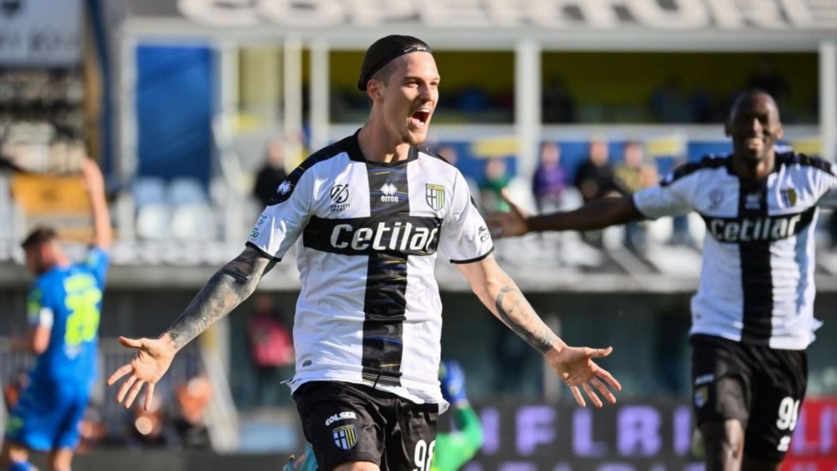 Dennis Man, lăudat de un fost jucător de la Parma! "Poate face ...