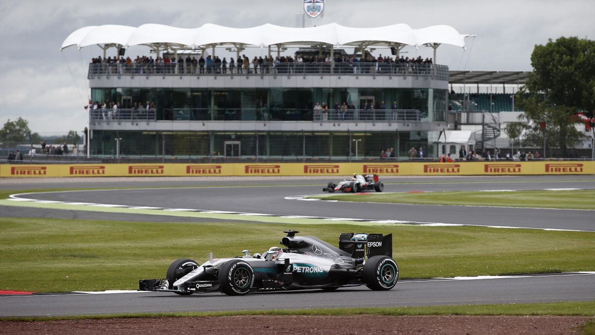 Pole para un Hamilton pletórico en Silverstone y digno papel de Sainz y ...