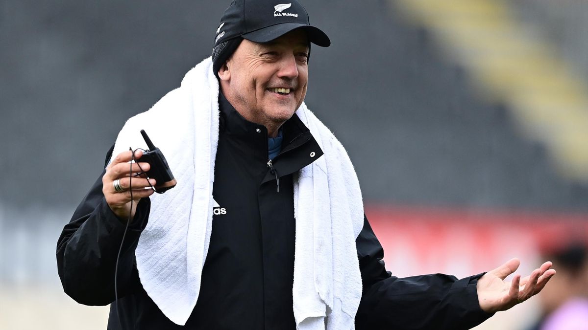 Omul care spunea "un idiot se pune în centrul tuturor lucrurilor" vine ...