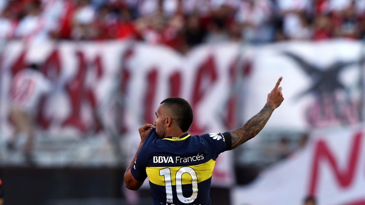 Brilliant Tevez's double leads Boca to victory at River - Eurosport