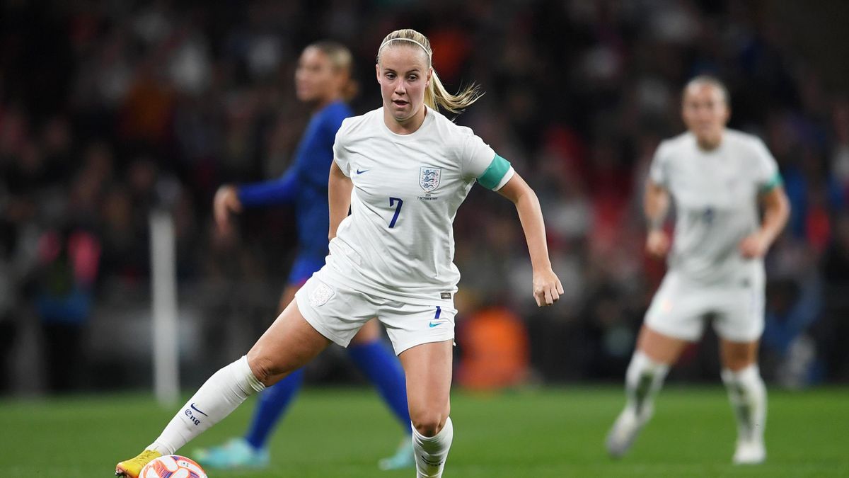 Voetbal | Engels vrouwenteam gaat met blauwe broekjes spelen op WK om ...