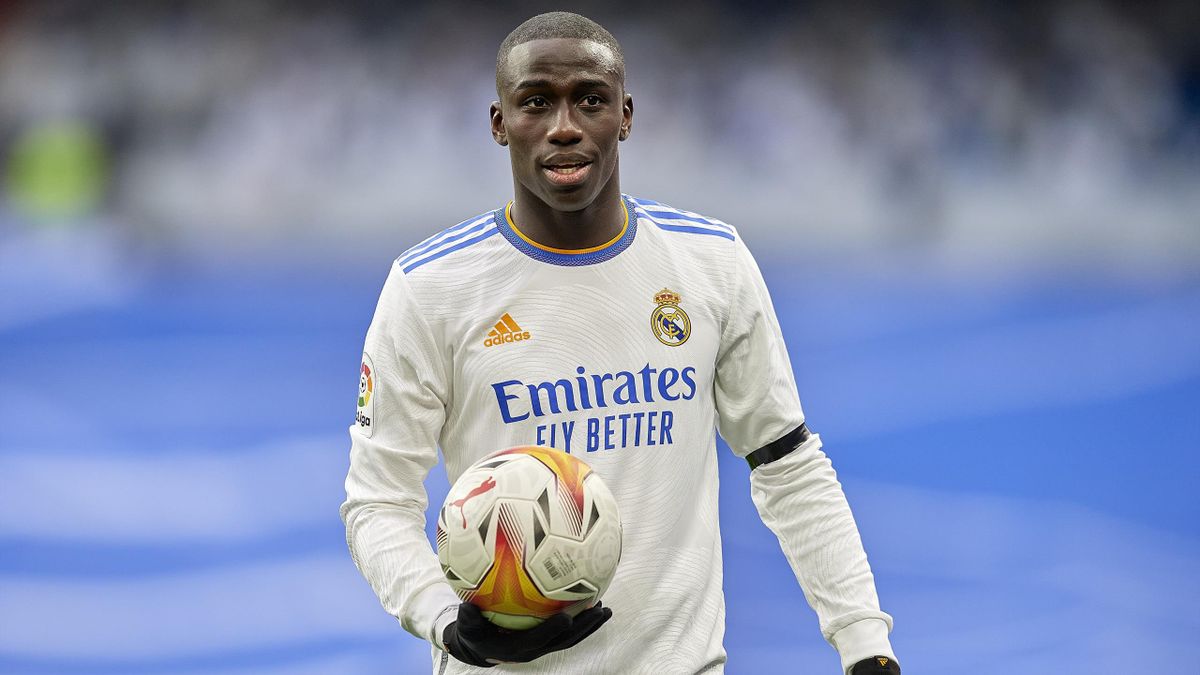 Ferland Mendy (Real Madrid), blessé à la jambe gauche, devrait manquer ...