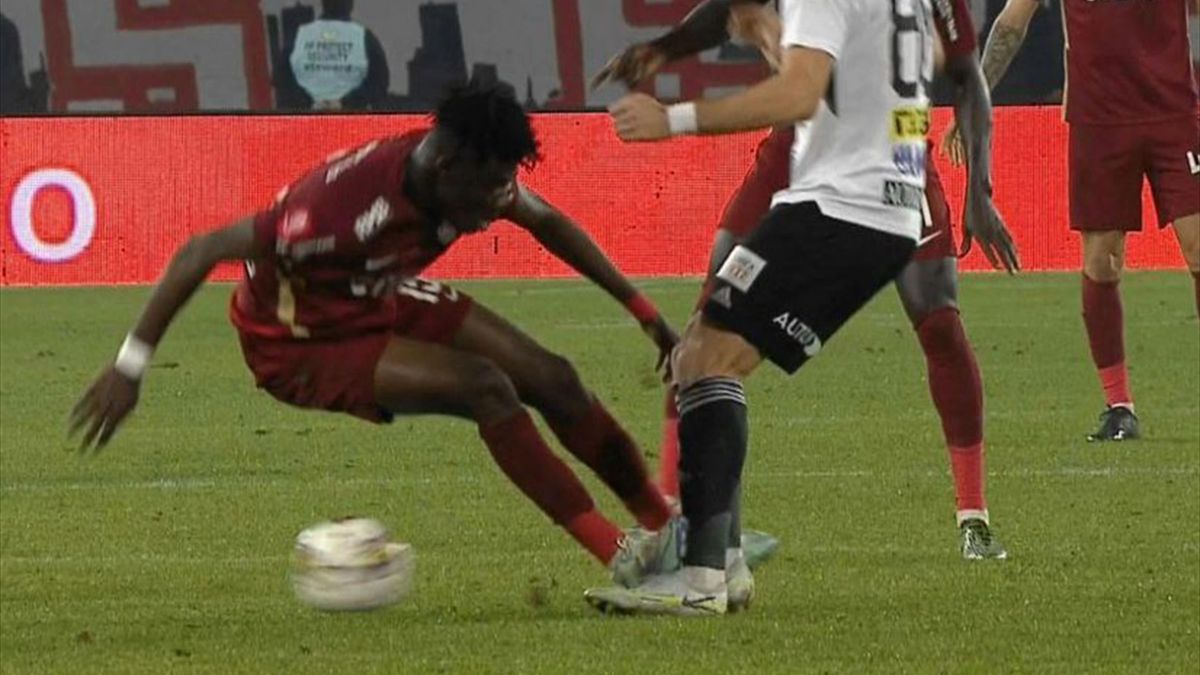 Fulop s-a dezlănţuit, după intrarea lui Yeboah: "Arbitrul mă ia cu 'Ce ...