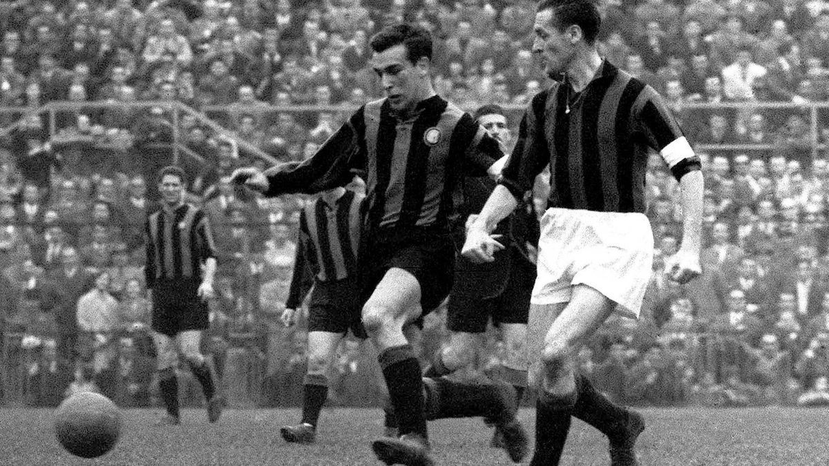 Il mondo del calcio in lutto: è morto Angelillo, "l'angelo dalla faccia ...