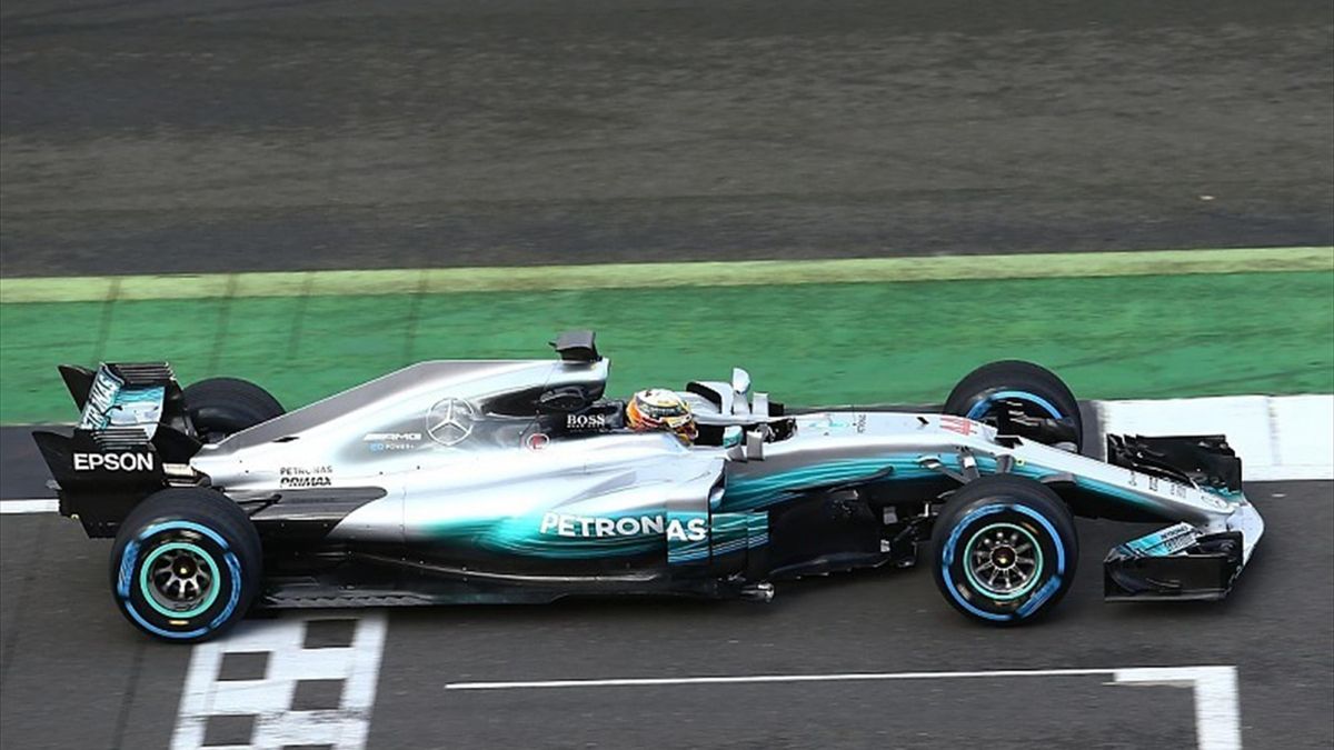 Ecco la nuova Mercedes W08: aggressiva e rombante, subito in pista a ...