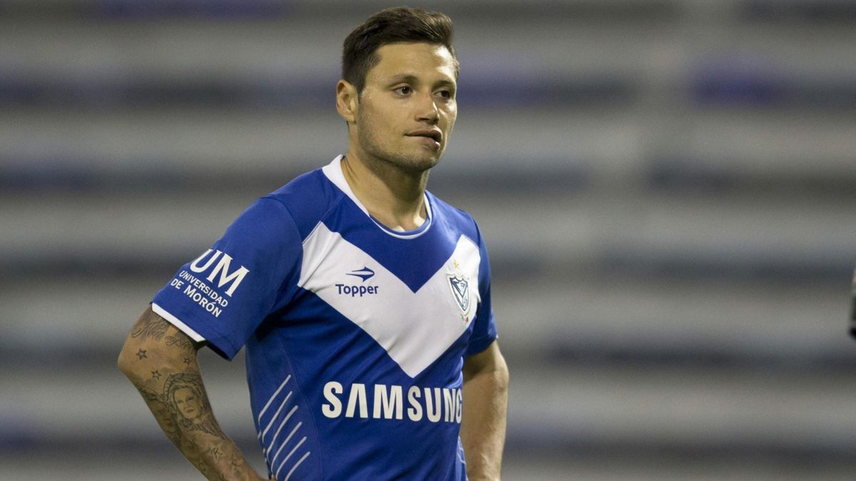 Mauro Zarate West Ham United ile üç yıllık anlaşma sağladı - Eurosport