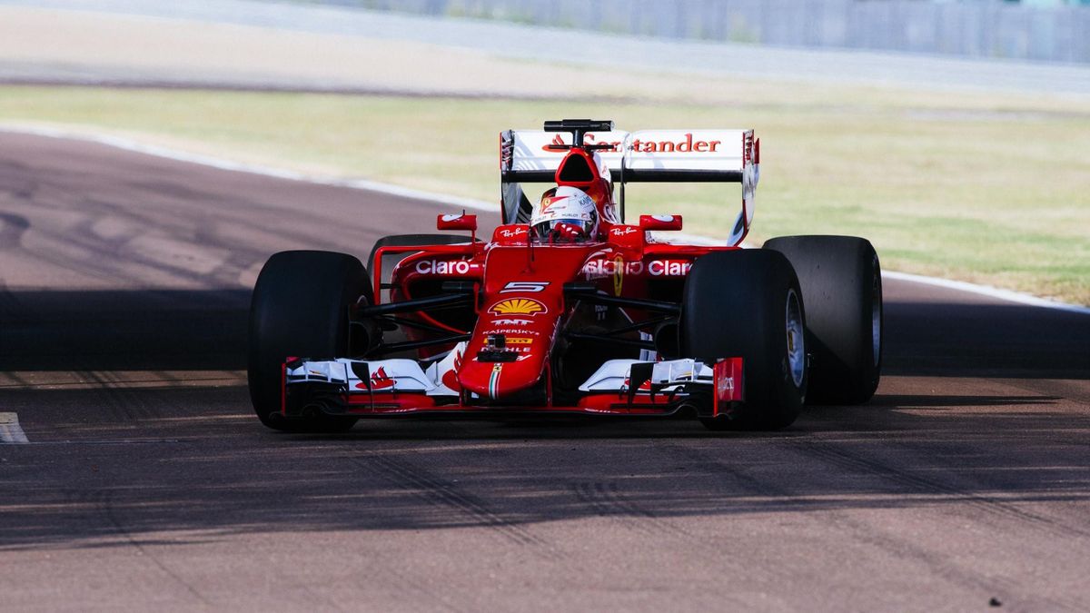 A Fiorano, Vettel est le premier à rouler avec les pneus larges de 2017 ...