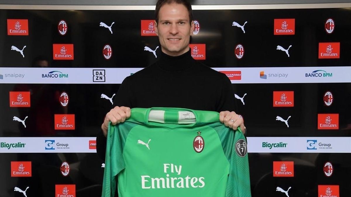 Begovic: "Un onore essere al Milan. Donnarumma è il miglior giovane ...